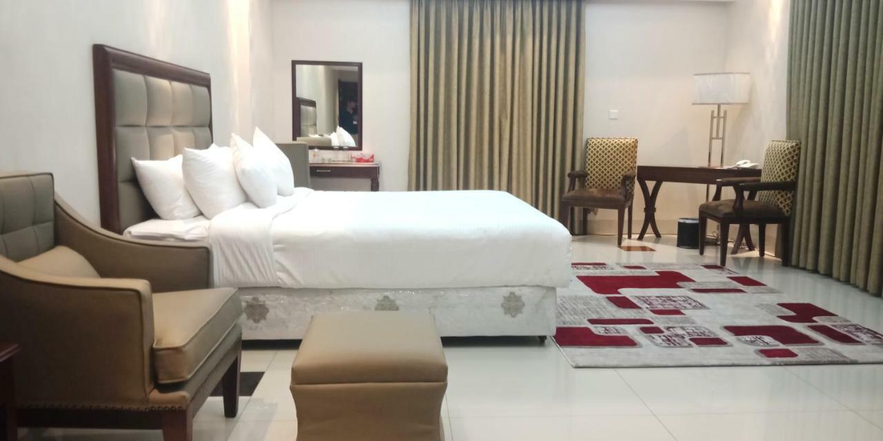 THE ROYAL PARADISE HOTEL DHAKA